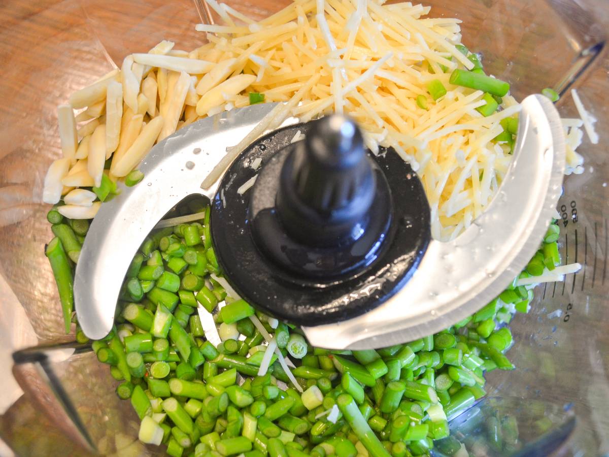 How to Store Garlic Scapes (Plus Recipes and Ideas to Use)