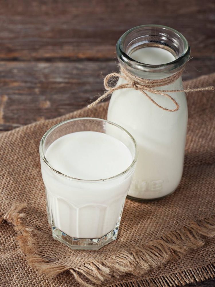 Raw Milk: Pros and Cons, History and Health Benefits