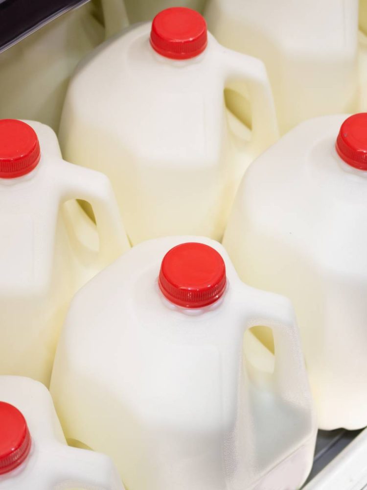 Raw Milk: Pros and Cons, History and Health Benefits